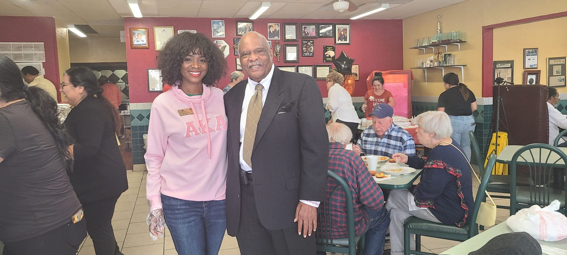 State Rep Sherman and DeSoto Mayor Proctor Help Serve Thanksgiving Lunch