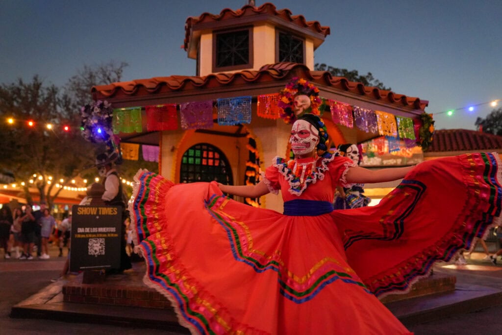 Fright Fest Returns To Six Flags Over Texas With New Scare Zones, Mazes ...